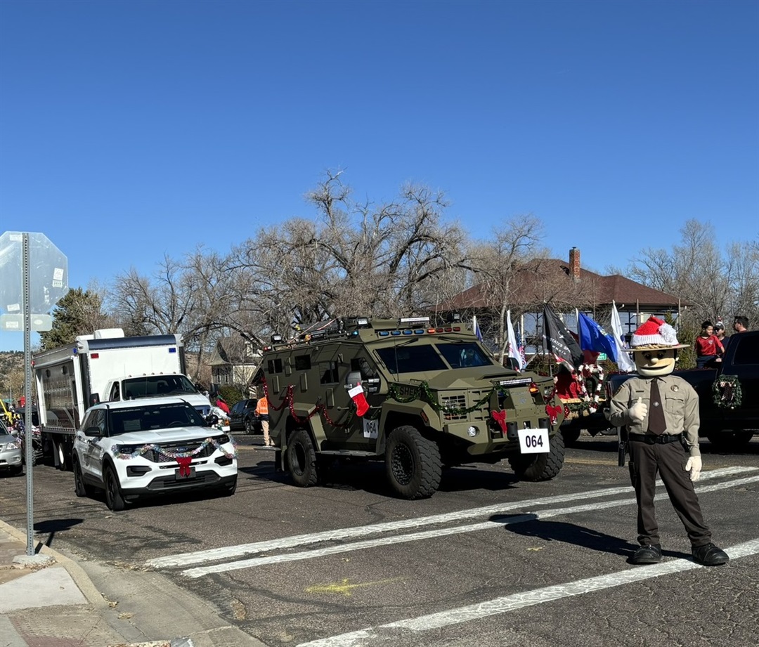 YCSO AND DEPUTY DO RIGHT OUT IN FORCE FOR TWO LOCAL CHRISTMAS PARADES ...